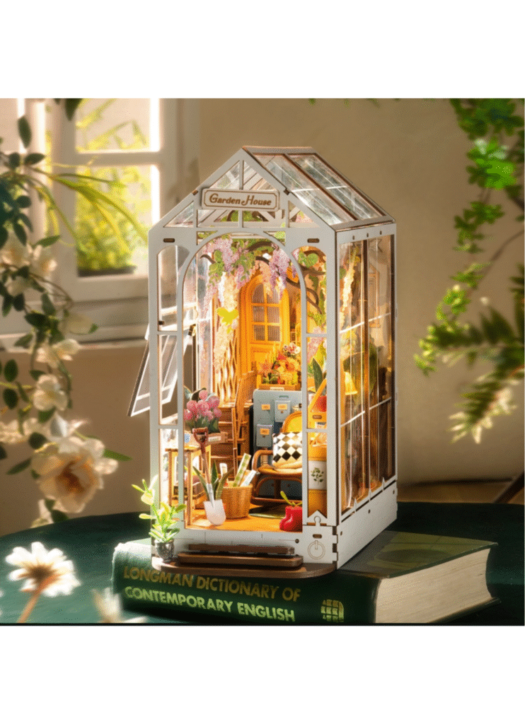 Rolife Book Nook Shelf Insert - Holiday Garden House | tofutcg